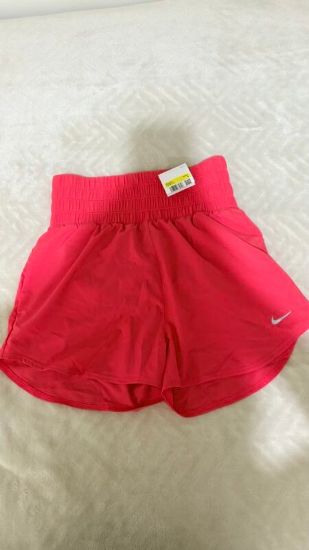 NIKEE SHORT | Sweatsy